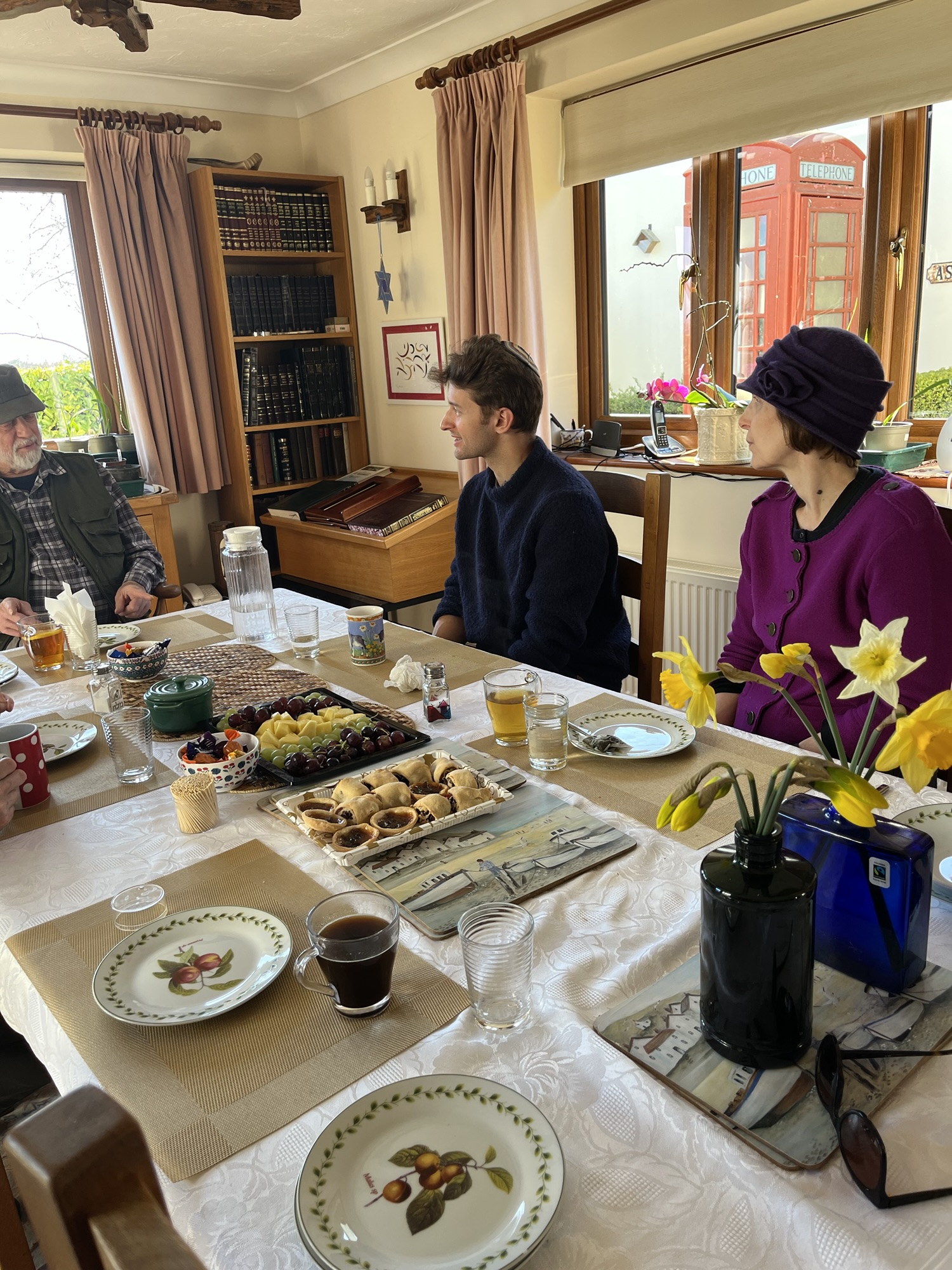 Lunch guests on a sunny day | gfreedmanblog